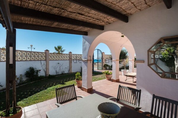 Beautiful Villa, First Line Beach In Marbella - Calahonda