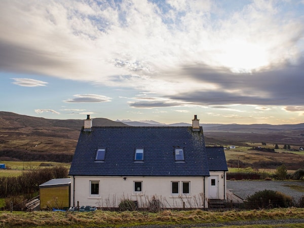 Wonderful Private Villa For 6 People With Wifi, Tv, Panoramic View And Parking - Portree