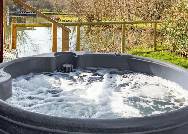2 Bedroom Accommodation In Westbury - Cotswolds