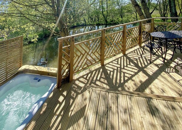 2 Bedroom Accommodation In Westbury - Cotswolds