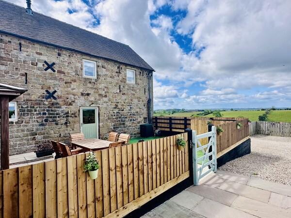 Pastures Barn, Pet Friendly, Character Holiday Cottage In Leek - Cheshire