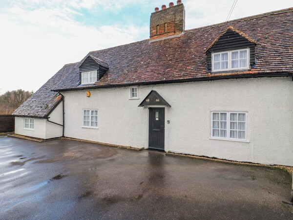 68 Great North Road, Pet Friendly, With A Garden In Eaton Socon - Bedfordshire