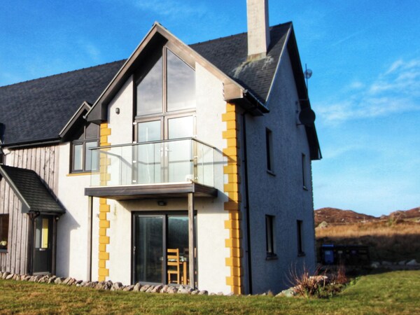 Tobson, Family Friendly, Character Holiday Cottage In Leverburgh - Harris