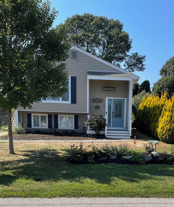 Charming Family-friendly 3-bedroom House In Beautiful Bonnet Shores Neighborhood - Narragansett, RI