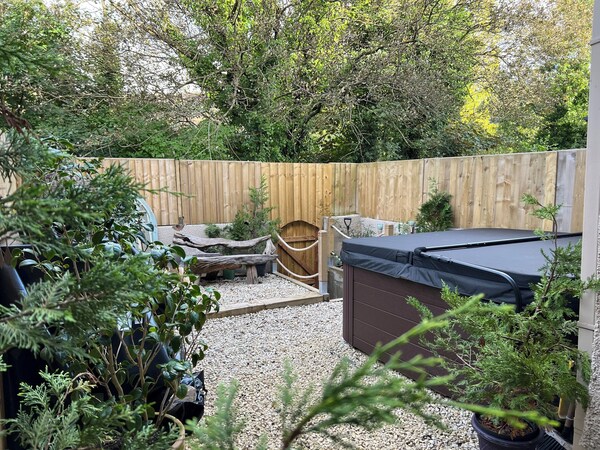Hot Tub Retreat In The Valley's Of South Wales - Abergavenny