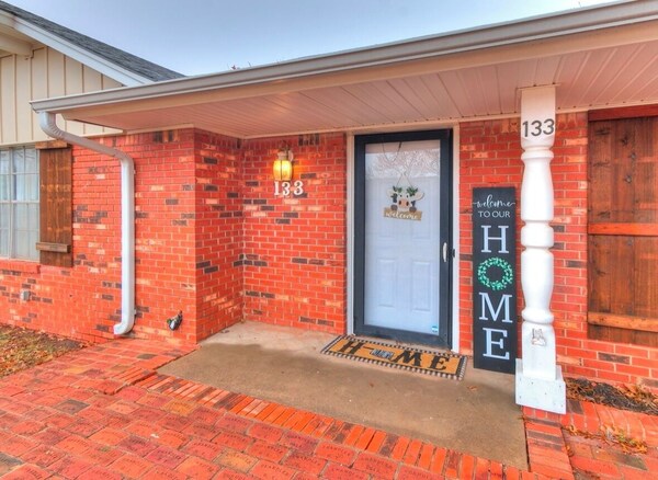Sweet Home Oklahoma House - Large Home With 4 Bedrooms And Fenced Yard+garage! - Chandler, OK