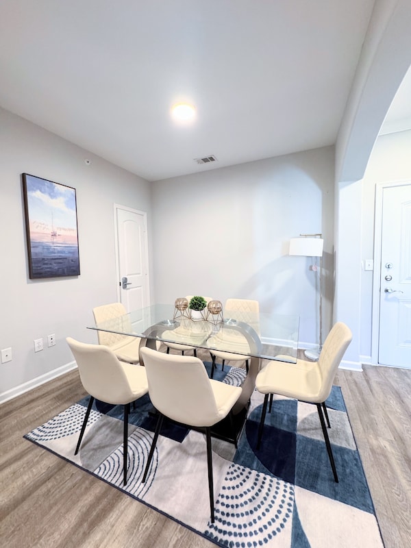 Dulles Corner Escape ~ 5 Min From Airport - Leesburg, VA