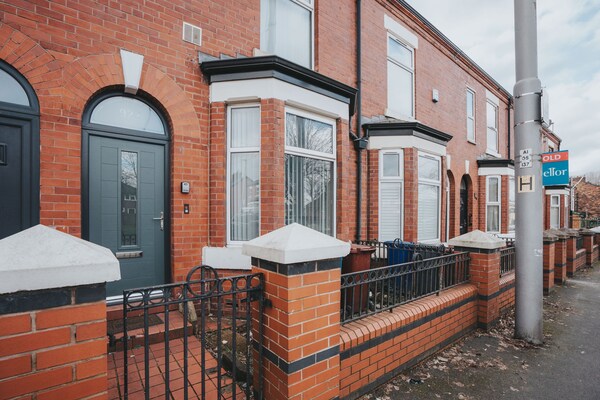 Luxury Manchester 4-bed Home Perfect For Contractors & Families W Free Parking - 올덤