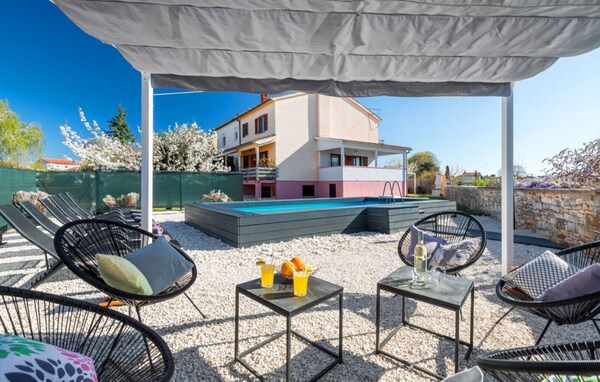 House With Swimming Pool 800 M From The Beach, Rental From Saturday To Saturday - 풀라