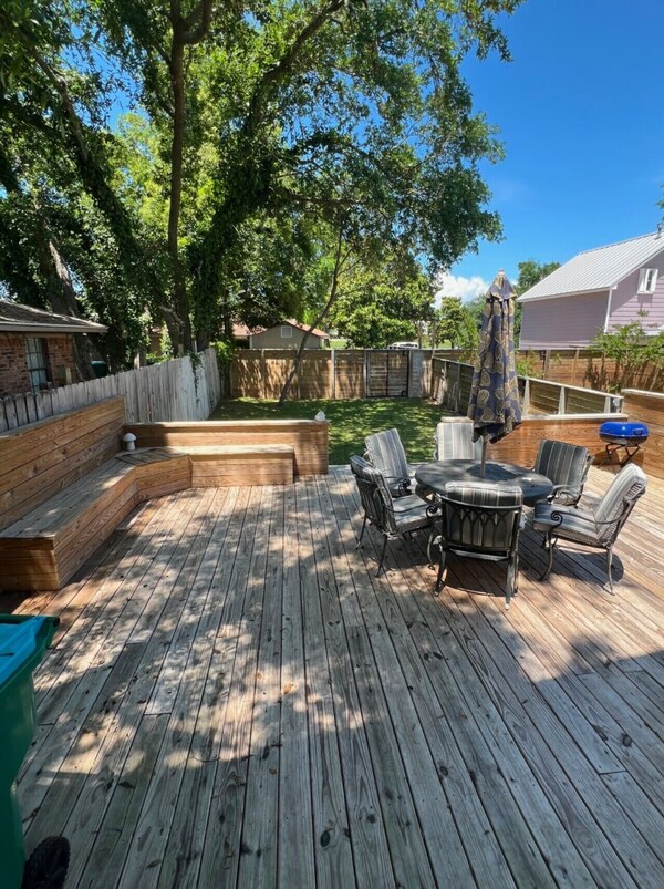 Minutes From The Beach, This Cozy Retreat Blends Vintage Elegance With Modern Conveniences. - ガルフポート, MS