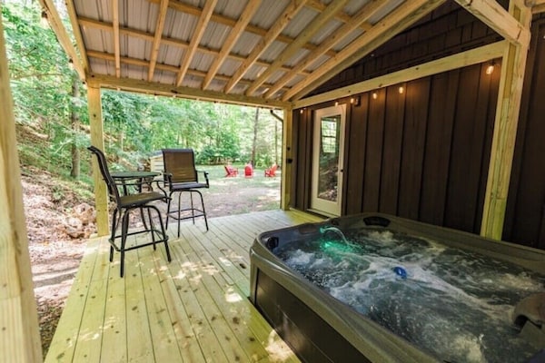 Creek Side Log Cabin With Hot Tub In White Sulphur Springs Wv - White Sulphur Springs, WV