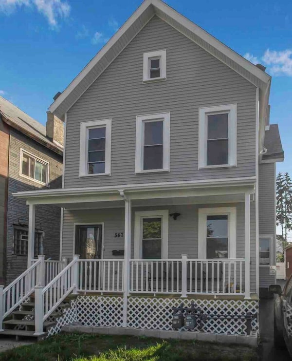 Spacious 6-bedroom House With Wifi, Ac  And Free Parking In Brilliant Buffalo - LECOM Harborcenter