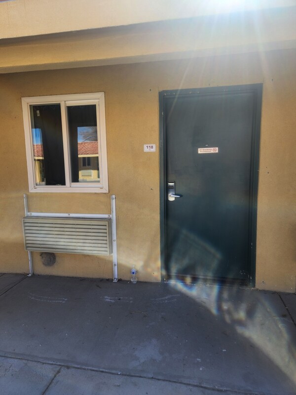 Cozy Motel In Welcoming Inyokern With Wifi, Ac,near 2 Hwys Perfect To Stop& Rest - Califórnia