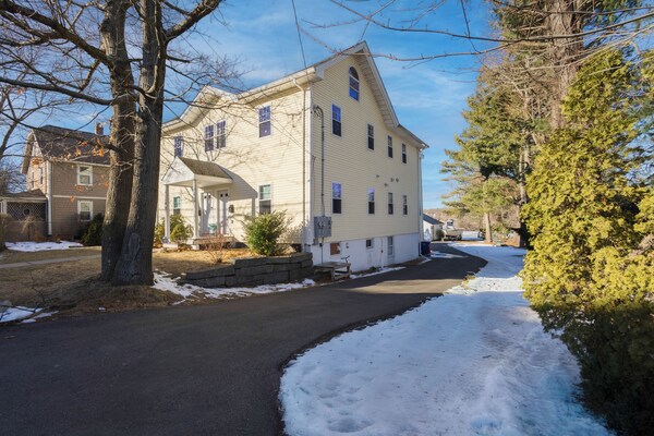 Spaciously Convenient Lake House 4 Br, 2 Ba, 8 Ppl - Brockton, MA
