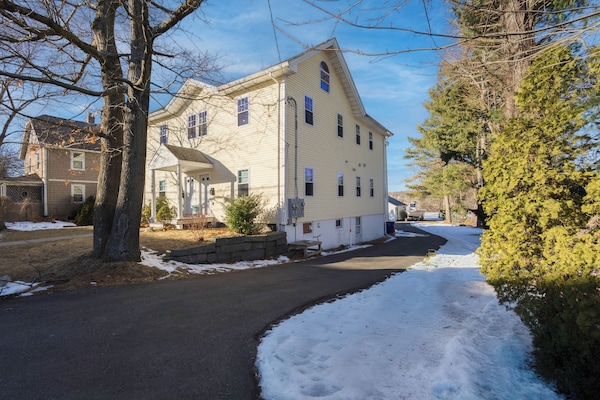 Spaciously Convenient Lake House 4 Br, 2 Ba, 8 Ppl - Brockton, MA