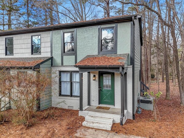 Walk/bike Proximity~unc~med~trader Joes!~nature - Carrboro, NC