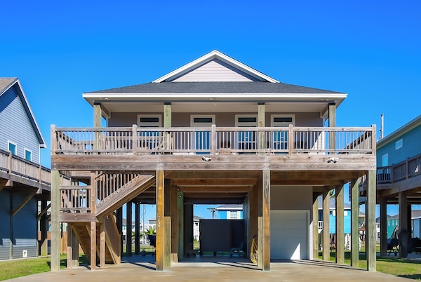 Southern Sandcastles 3-bdrm House In Crystal Beach Steps To The Beach Grill Wifi - Bolivar Peninsula, TX