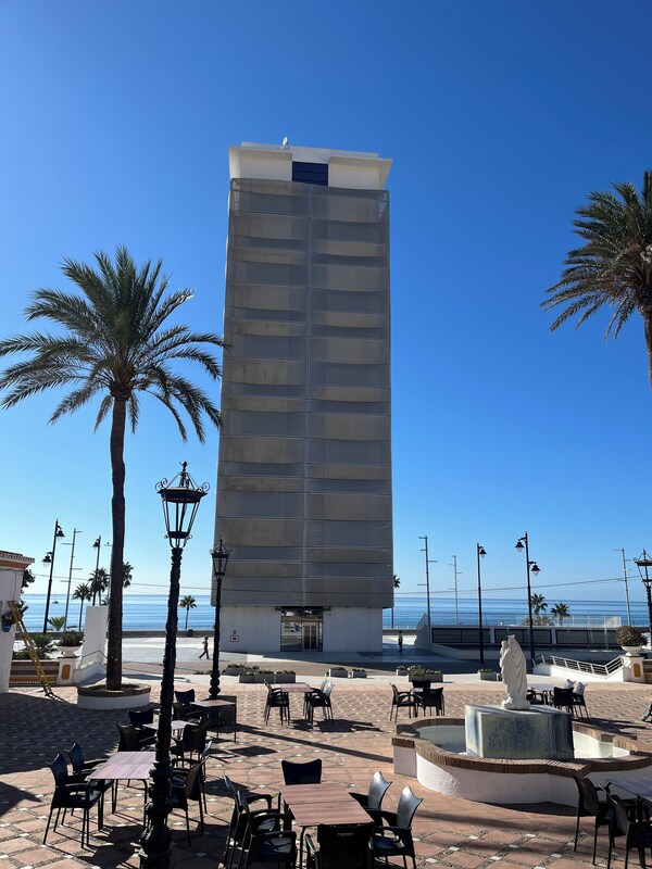 Modern Villa, Steps To The Boardwalk & Beach - Estepona