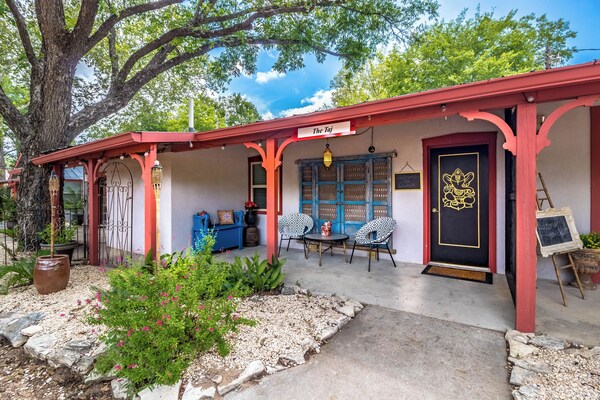 The Taj - A Mini Taj Mahal At Downright Comfort! - Comfort, TX