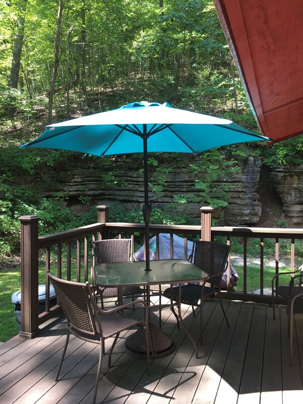 Charming 2 Bedroom 2 Bath Cabin In Lovely Eureka Springs - Eureka Springs, AR