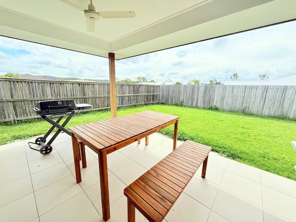Brand New Family Home - Logan Village