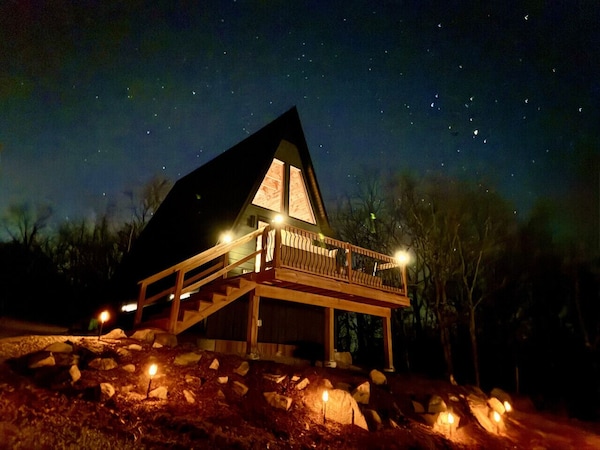 The Linkin: A Cozy Mountain Cabin W/ King Bed - Bismarck, MO