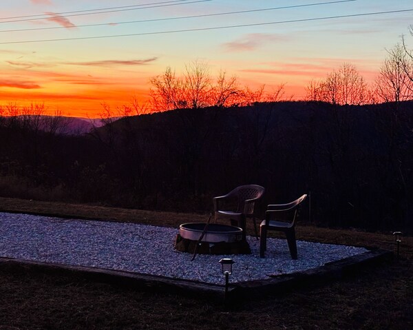 Cozy Bungalow At The Top Of The Canyon - Jasper, AR