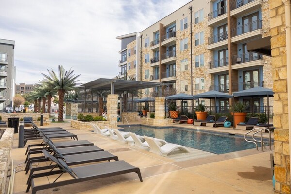 Poolside Bliss, Trails And Culinary Delights! - Farmers Branch, TX