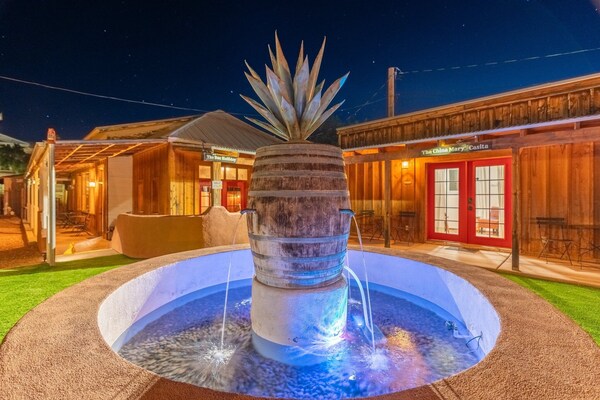 China Mary Inn: "Doc Holliday Suite" Charming 2-bedroom In Heart Of Tombstone - Tombstone, AZ