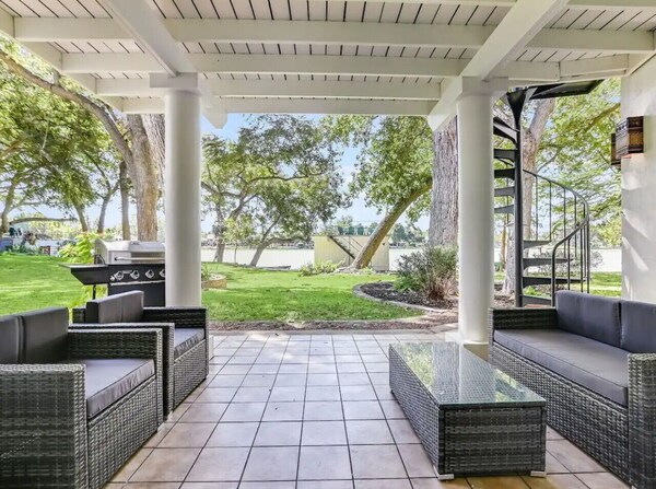 Hideaway Haus At Lake Mcqueeney - Seguin, TX