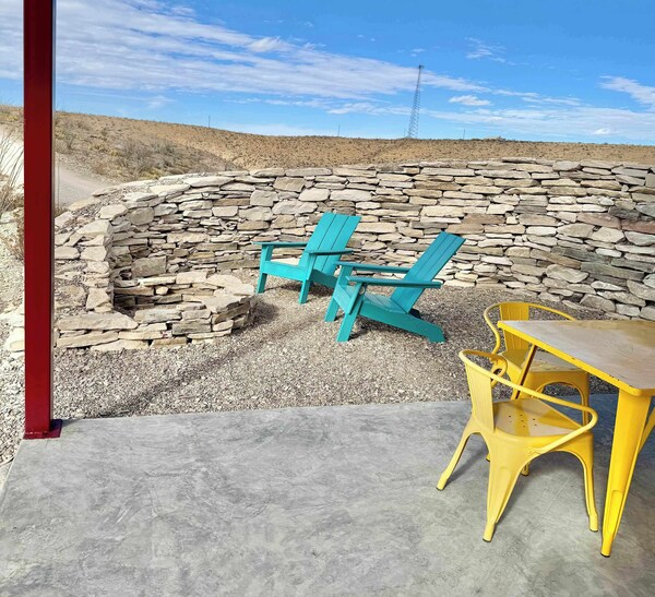 Fossil Knob Ridge -Sierra Vista: Ultra Modern - Terlingua, TX