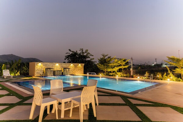 Lavish 5bhk Villa With Grand Garden, Private Pool & Elite Amenities - Udaipur