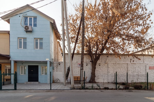 Charming 2-bedroom Cottage In Serene Tashkent - Tashkent