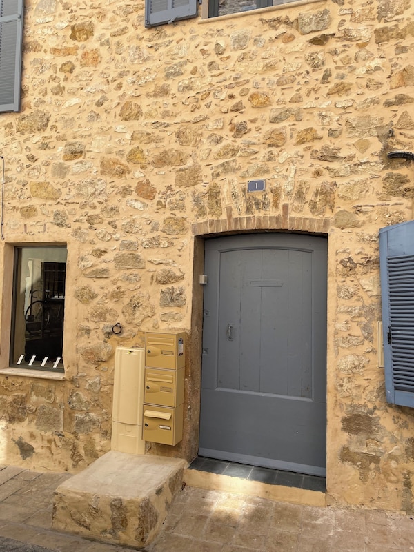 Quaint 2-bedroom In Valbonne Village - Valbonne