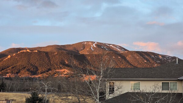 Convenient And Comfortable Townhome With Mountain Views - Red Lodge, MT