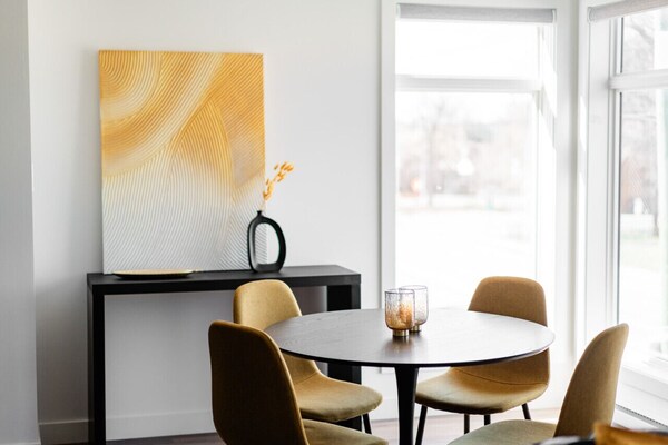 Stylish & Spacious | Minutes From Downtown - Winnipeg