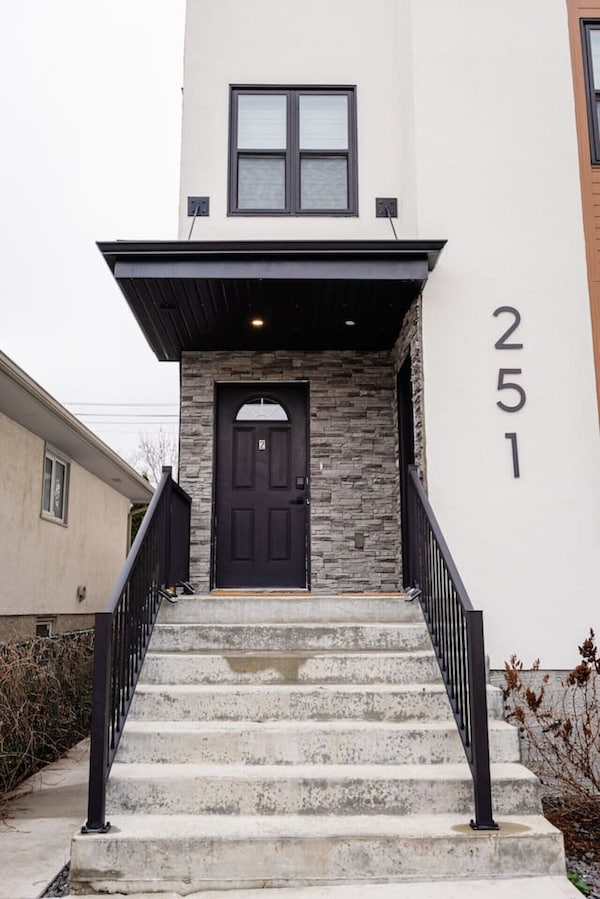 Charming St. Boniface Home By Hospital & The Forks - Winnipeg