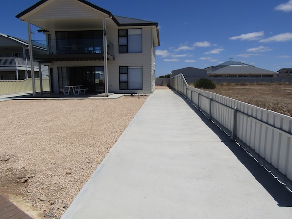 Zion On Yorkes-2 Bedroom Downstairs Unit - Off Peak Special! - Edithburgh
