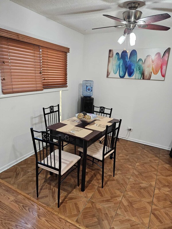 Charming 3-bedroom Townhome In Pleasant Des Plaines With Ac, Wifi - Arlington Heights, IL