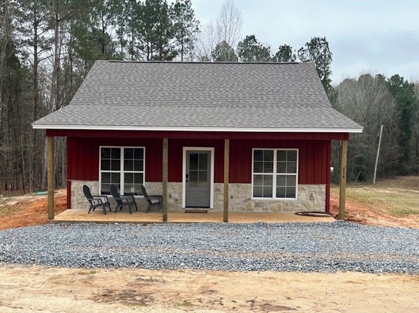 The Red Cottage On Brownlee! - Candy Cane Lane, Calhoun