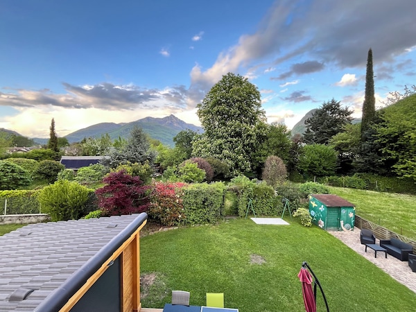 Cosy House With Jacuzzi & Mountain Views - Sleeps 10 - Les