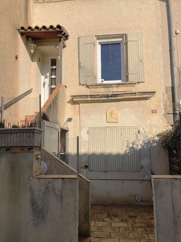 "In The Heart Of The Village Of Graveson, This House Is Ideally Located, With Everything Within Walking Distance! - Graveson