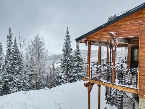 Cabin Bones: Luxury Mountain Getaway With Stunning Views And Amenities - Brian Head, UT
