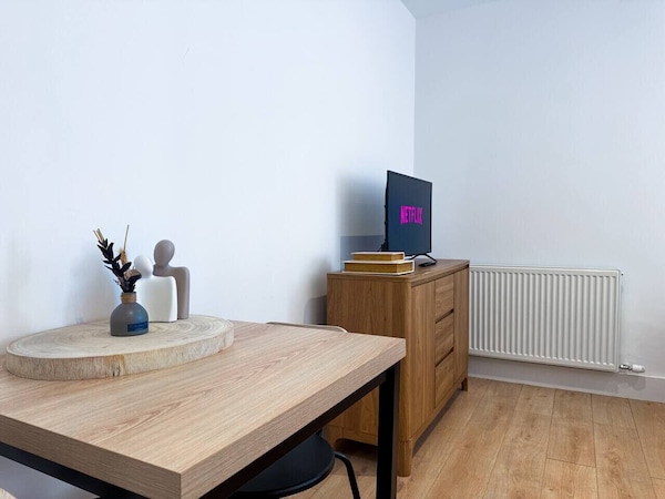 Cosy Central Maidstone Suite | Perfect Location - Maidstone