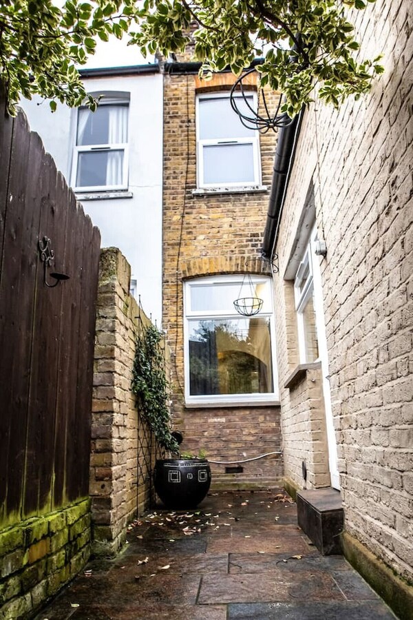 Chic & Stylish Apartment | Olive 77 - Hounslow