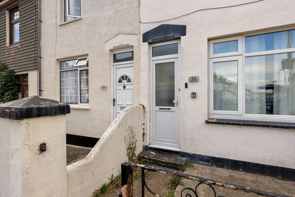 3-bed Home With Easy Access To Medway Hospital - St Leonard's Tower