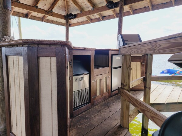 Picturesque Lakefront Property On Lake June. - Lake Placid, FL