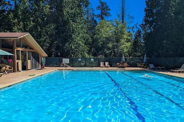 Nordic-style Home In The Forest With Private Beach Access, Seasonal Pool/hot Tub - Jarrell Cove State Park, Shelton