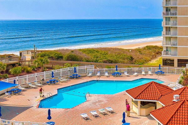 Oceanfront Retreat With Pool, Sauna, Beach Access, And Golf Nearby - Sneads Ferry, NC