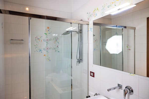 Room 102 Lovely Place Surrounded By Greenery Just A Stone's Throw From The Sea Of Sperlonga. - Fondi